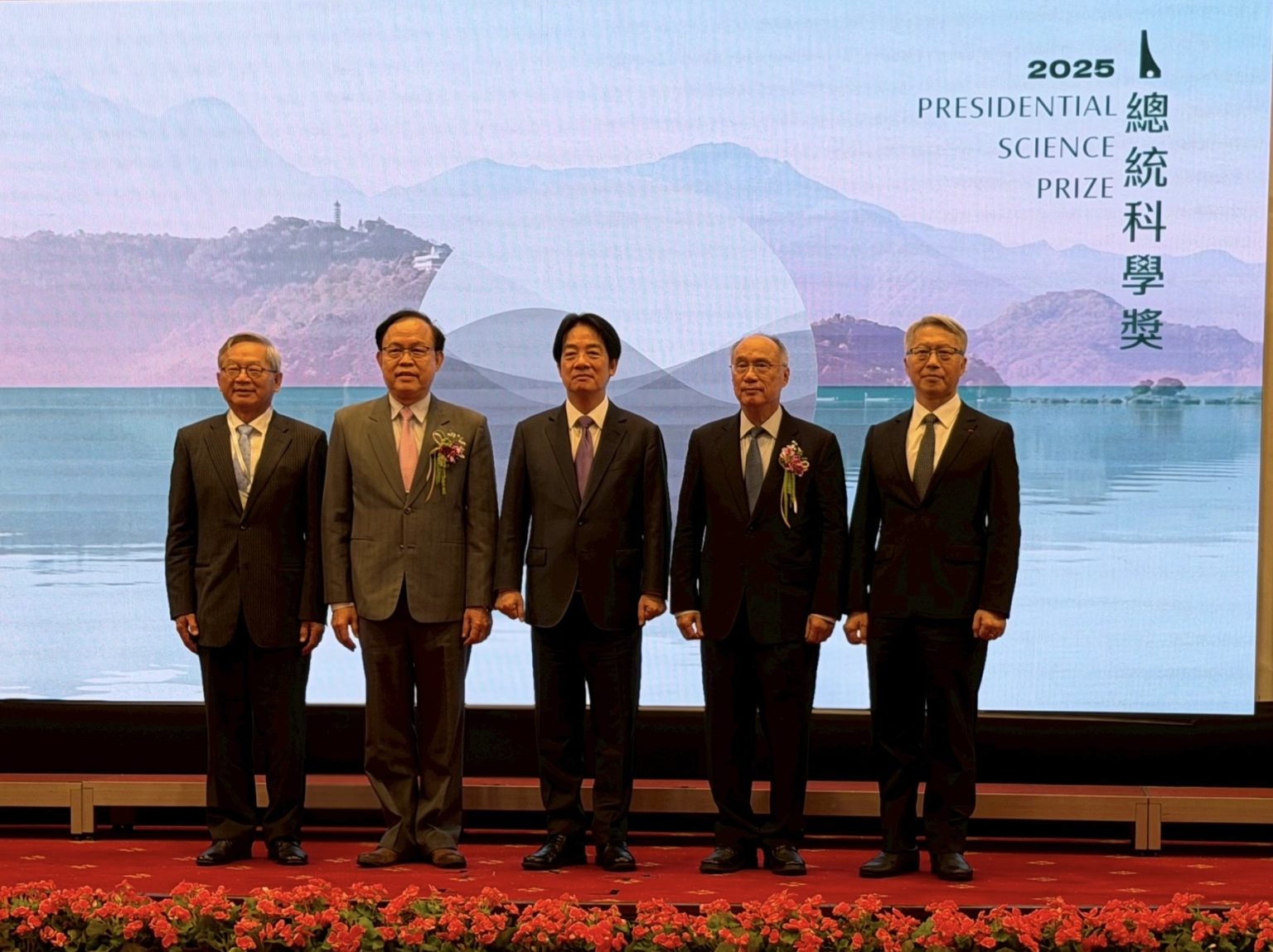 Professor Kung-Yee Liang Honored with the 2025 Presidential Science ...